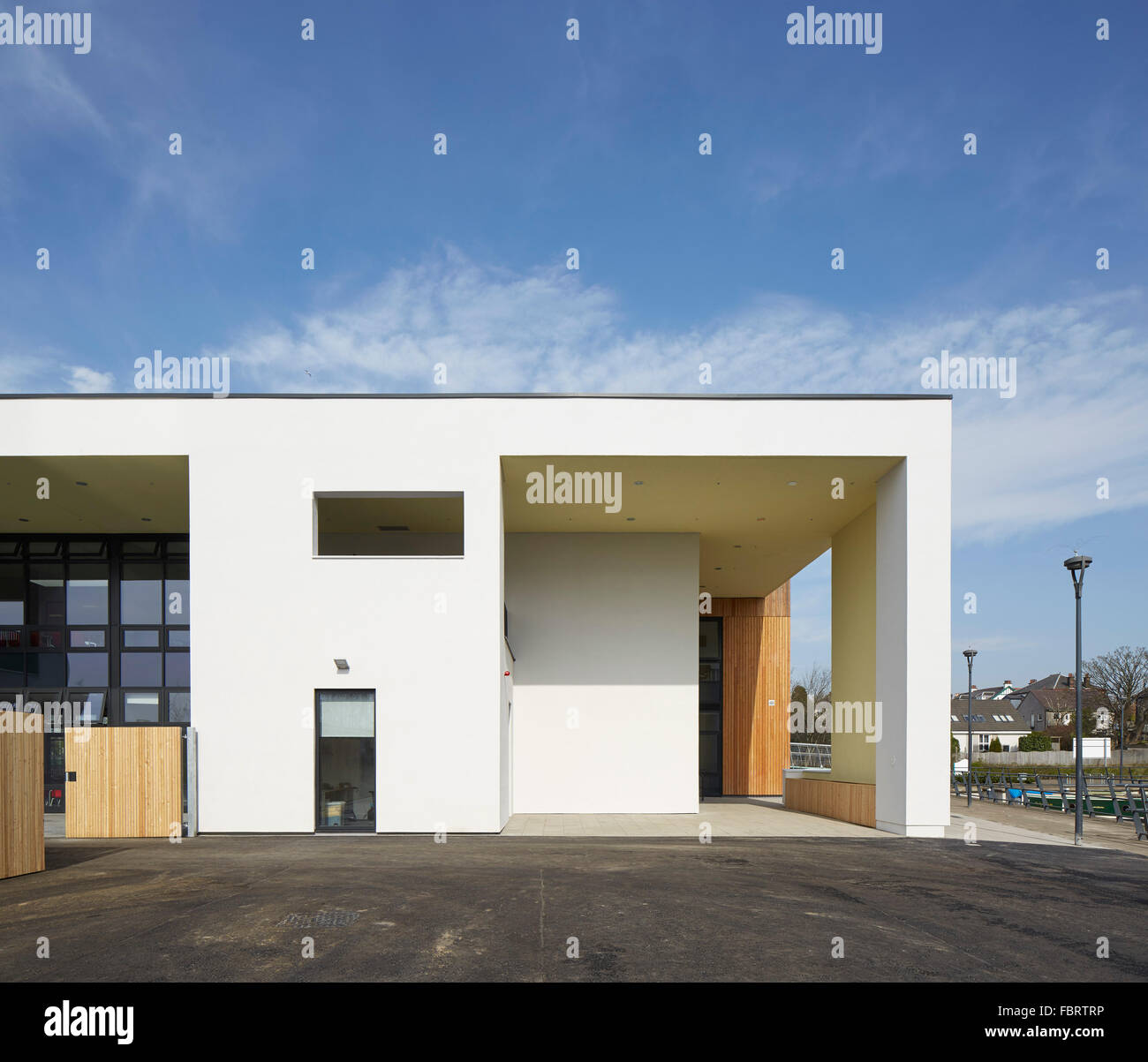 Double height exterior facade hi-res stock photography and images - Alamy