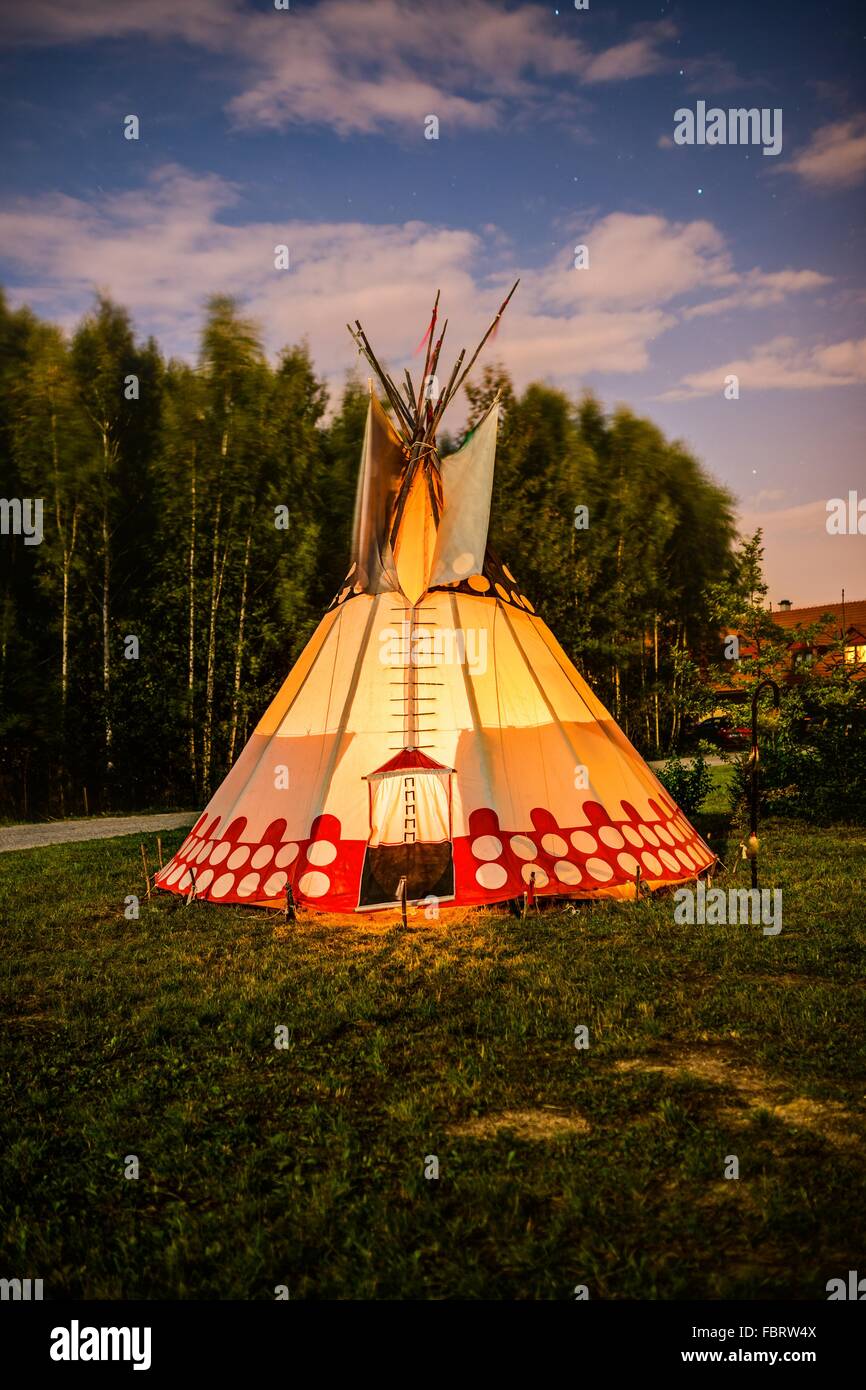 Teepee fire hi-res stock photography and images - Alamy