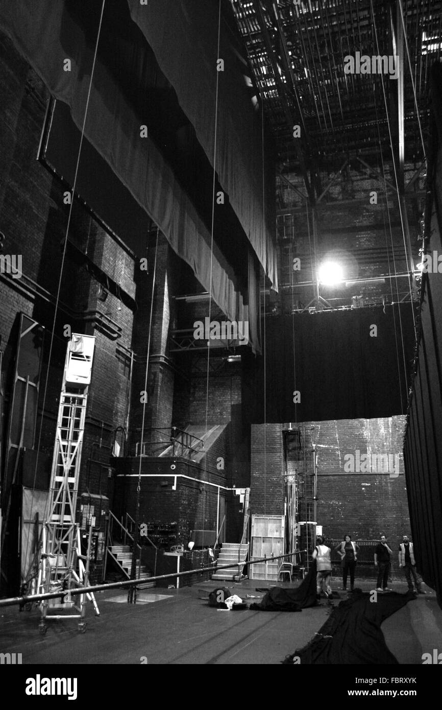 Stage crew opera hi-res stock photography and images - Alamy