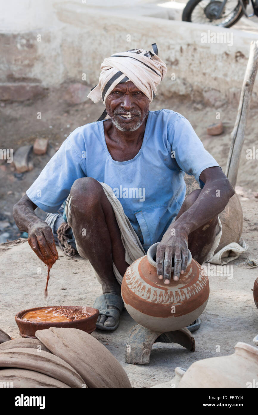 Indian craftsman hi-res stock photography and images - Alamy