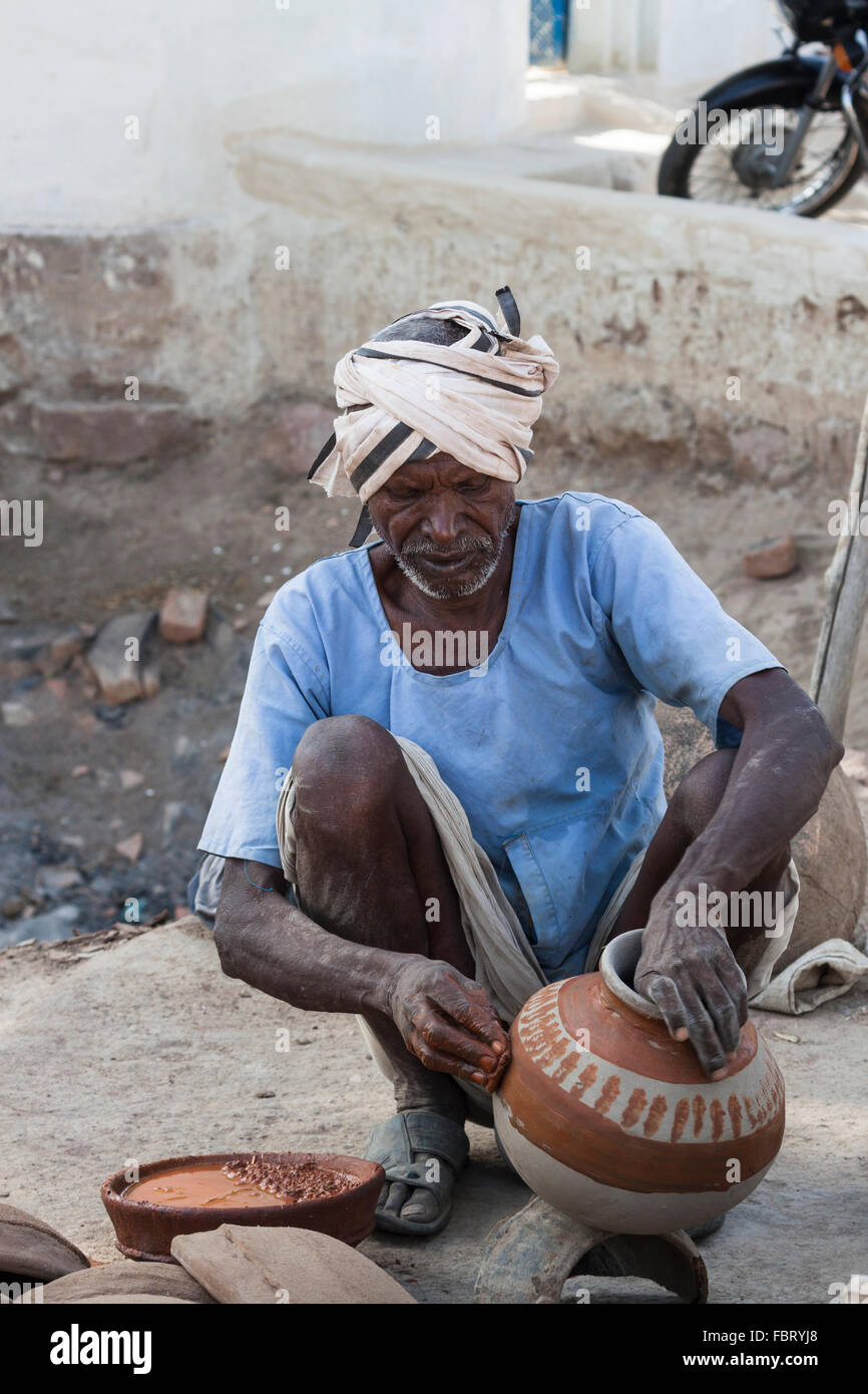 Indian craftsman hi-res stock photography and images - Alamy