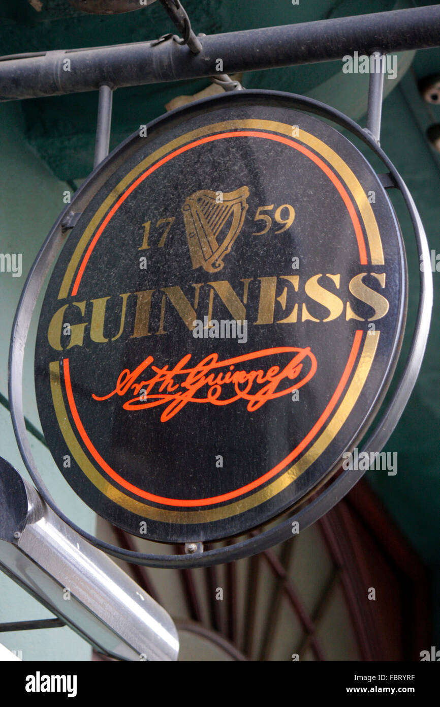 Guinness beer logo hi-res stock photography and images - Alamy
