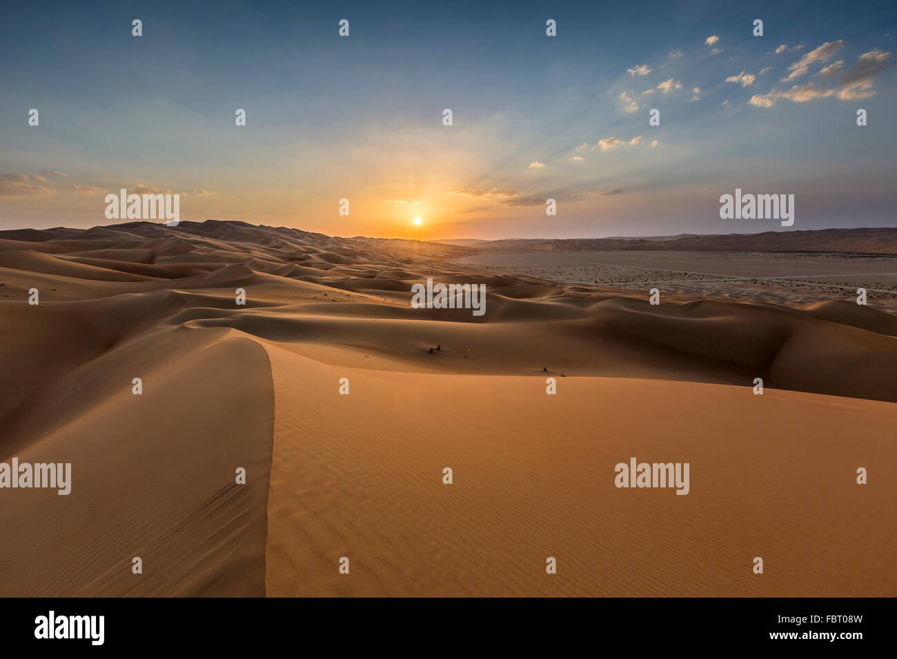 Sand dunes at sunset, Rub' al Khali or Empty Quarter, United Arab ...