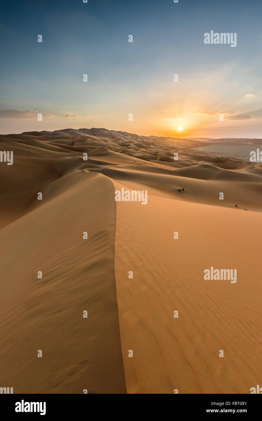 Sand dunes at sunset, Rub' al Khali or Empty Quarter, United Arab ...