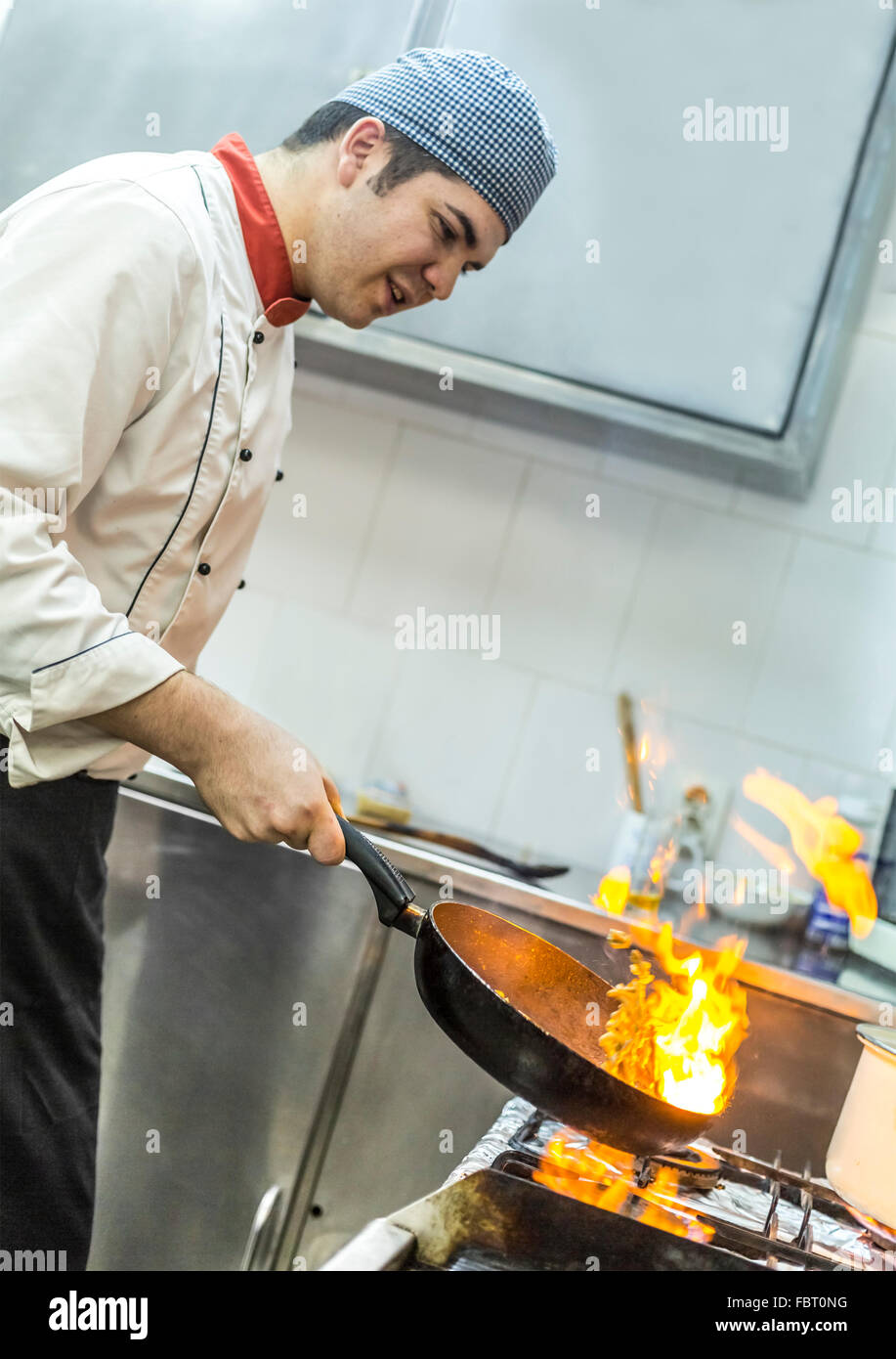 Kitchen restaurant flame hi-res stock photography and images - Alamy