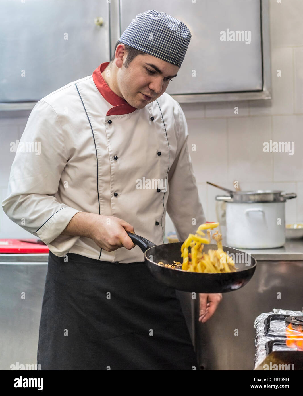 Image of a chef cooking pasta in a restaurant kitchen Stock Photo - Alamy