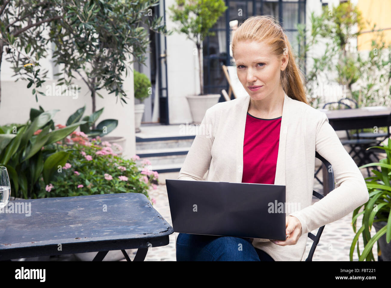 Woman using linkedin computer hi-res stock photography and images - Alamy