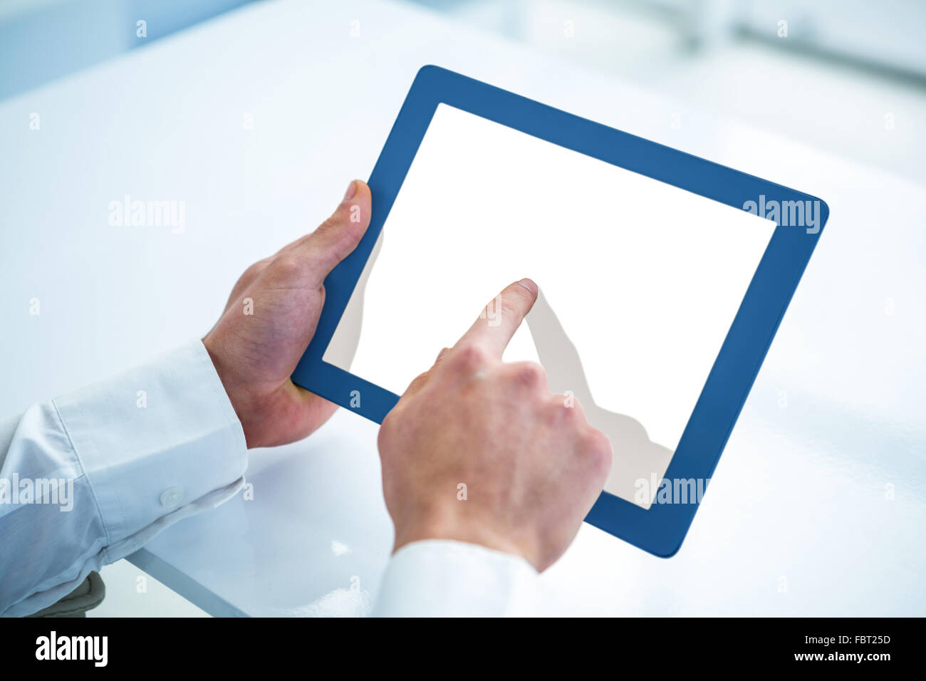 Man hand using tablet Stock Photo - Alamy