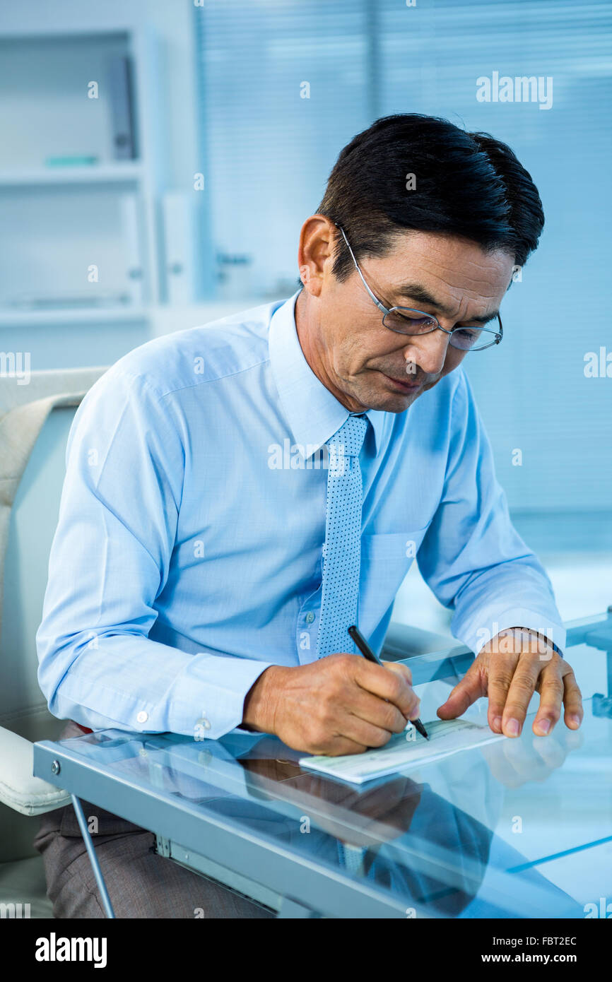 Signing at desk hi-res stock photography and images - Alamy