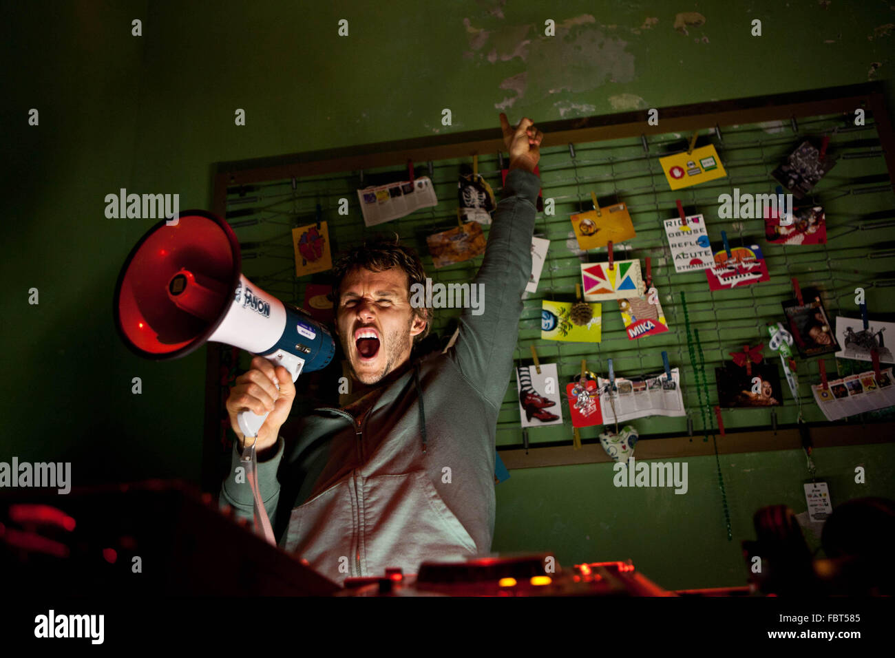 NOT SUITABLE FOR CHILDREN (2012) RYAN KWANTEN PETER TEMPLEMAN (DIR ...