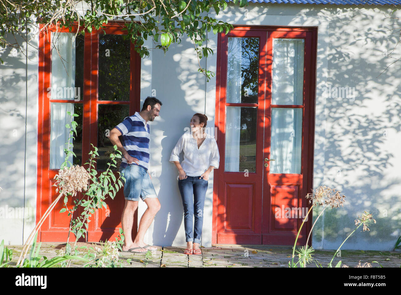 Friendly neighbours hi-res stock photography and images - Alamy