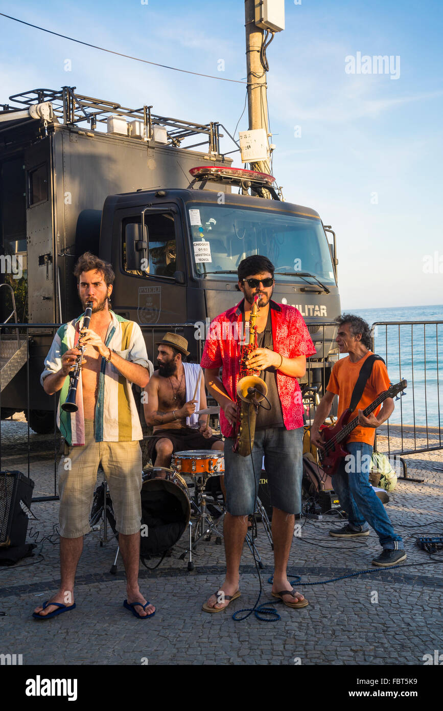 Laid back band hi-res stock photography and images - Alamy