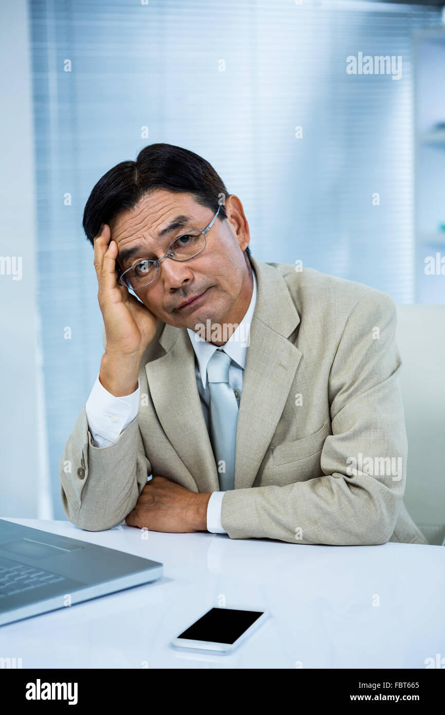 Undecided businessman looks his computer Stock Photo - Alamy