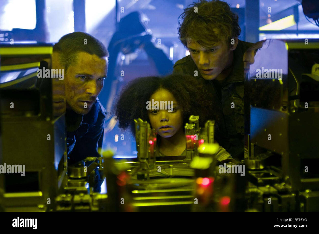 TERMINATOR SALVATION (2009) CHRISTIAN BALE JADAGRACE ANTON YELCHIN MCG ...