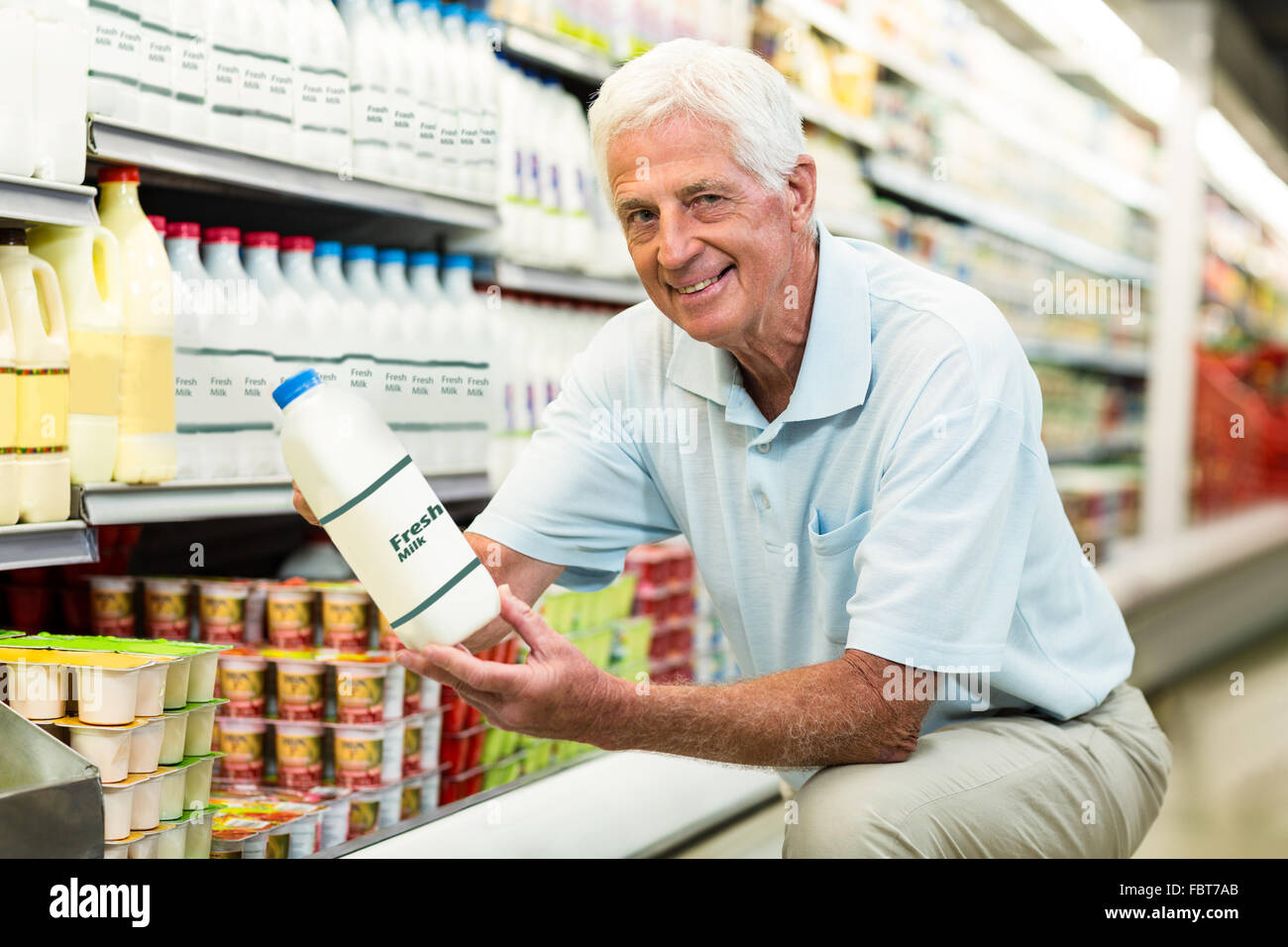 Elderly reading fridge hi-res stock photography and images - Alamy