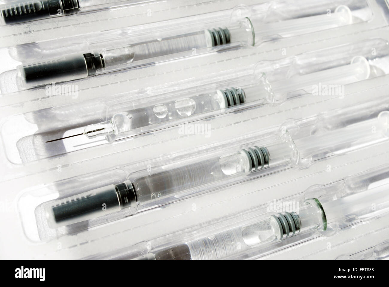 Many syringes hi-res stock photography and images - Alamy