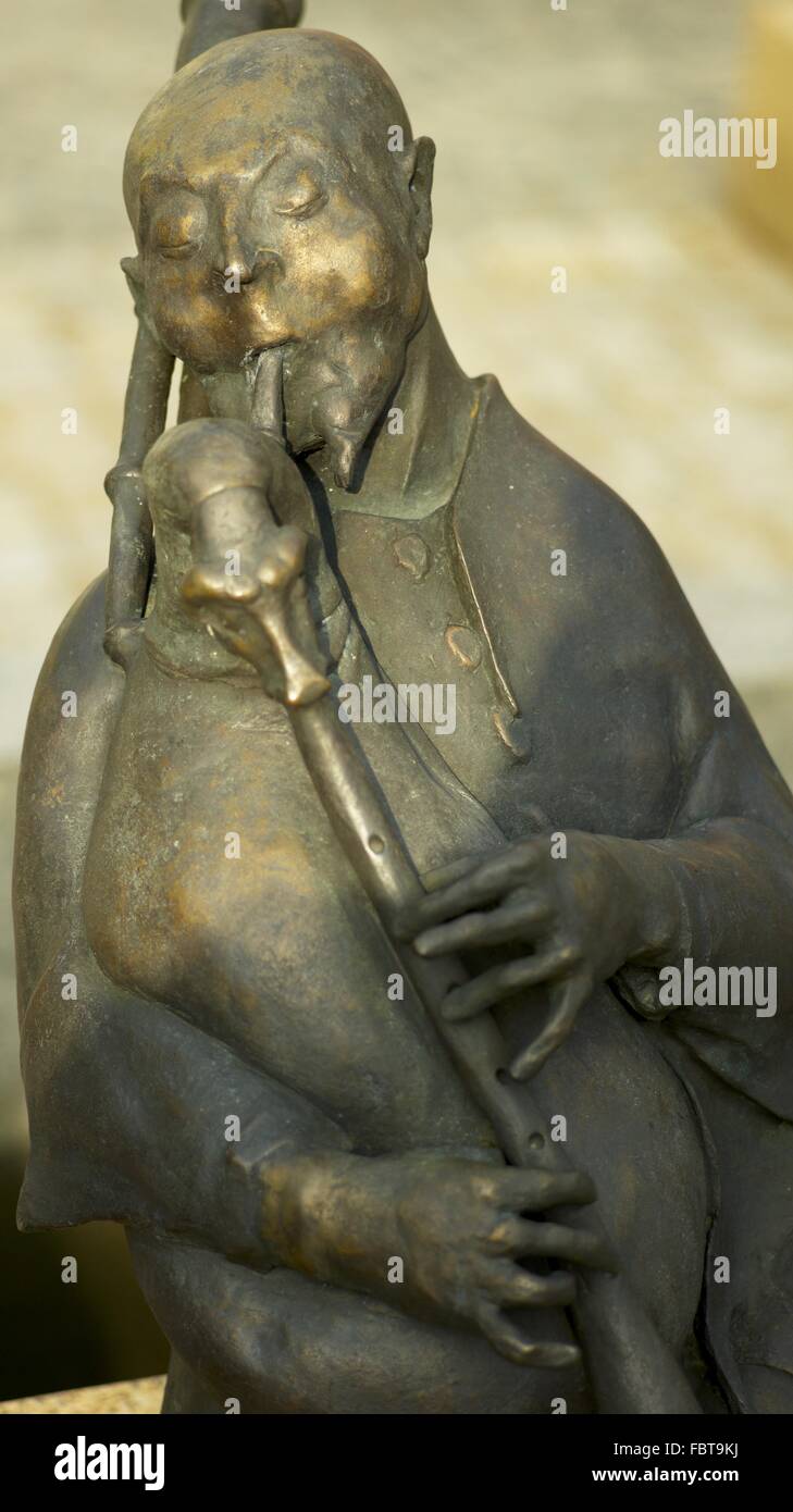 Bagpiper performing hi-res stock photography and images - Alamy