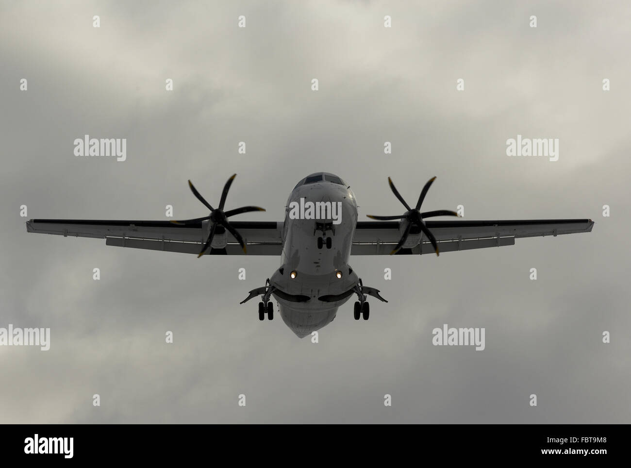 Approach lighting hi-res stock photography and images - Alamy