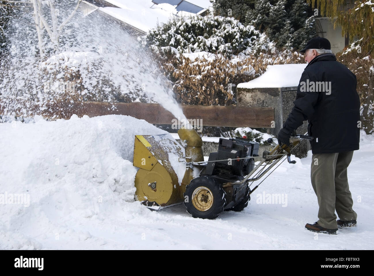 Man snowblower hi-res stock photography and images - Alamy
