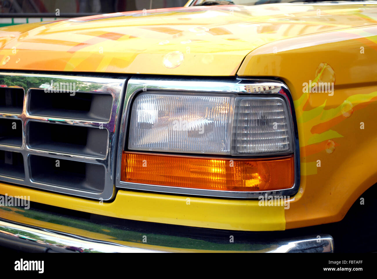 Yellow ford pickup truck hi-res stock photography and images - Alamy