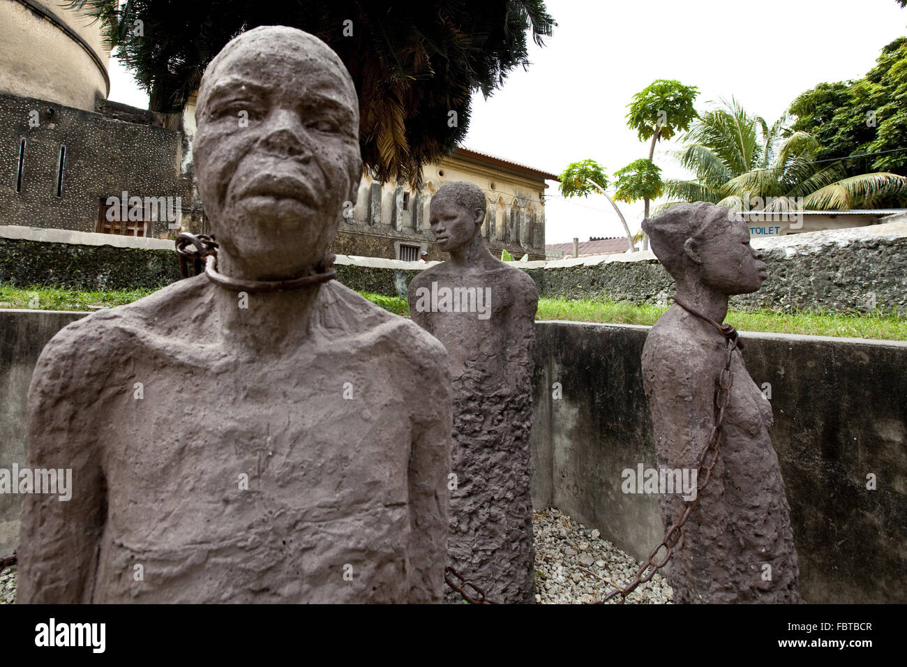 Chained african slaves hi-res stock photography and images - Alamy