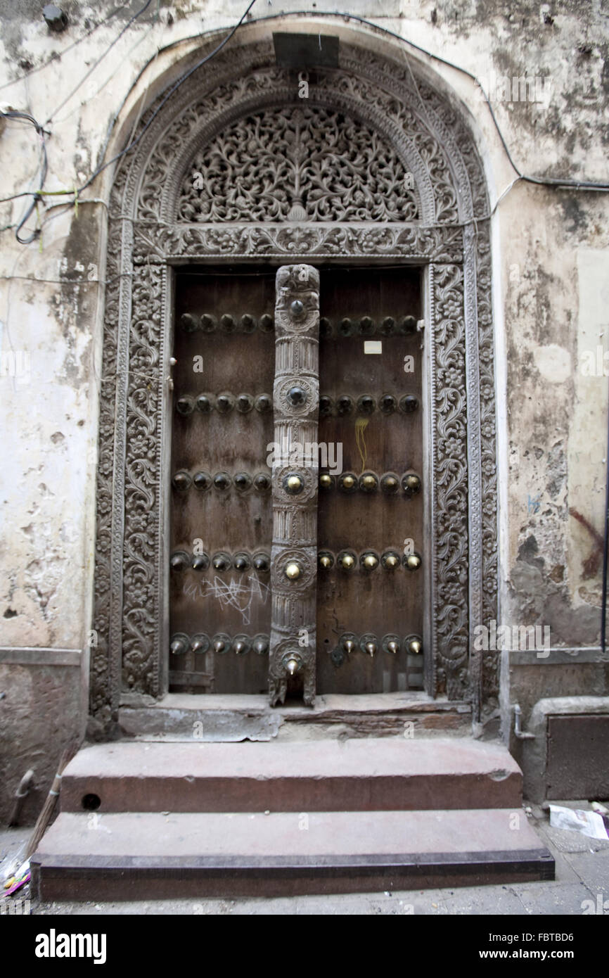 Typical Arab door in Stone Town Stock Photo - Alamy