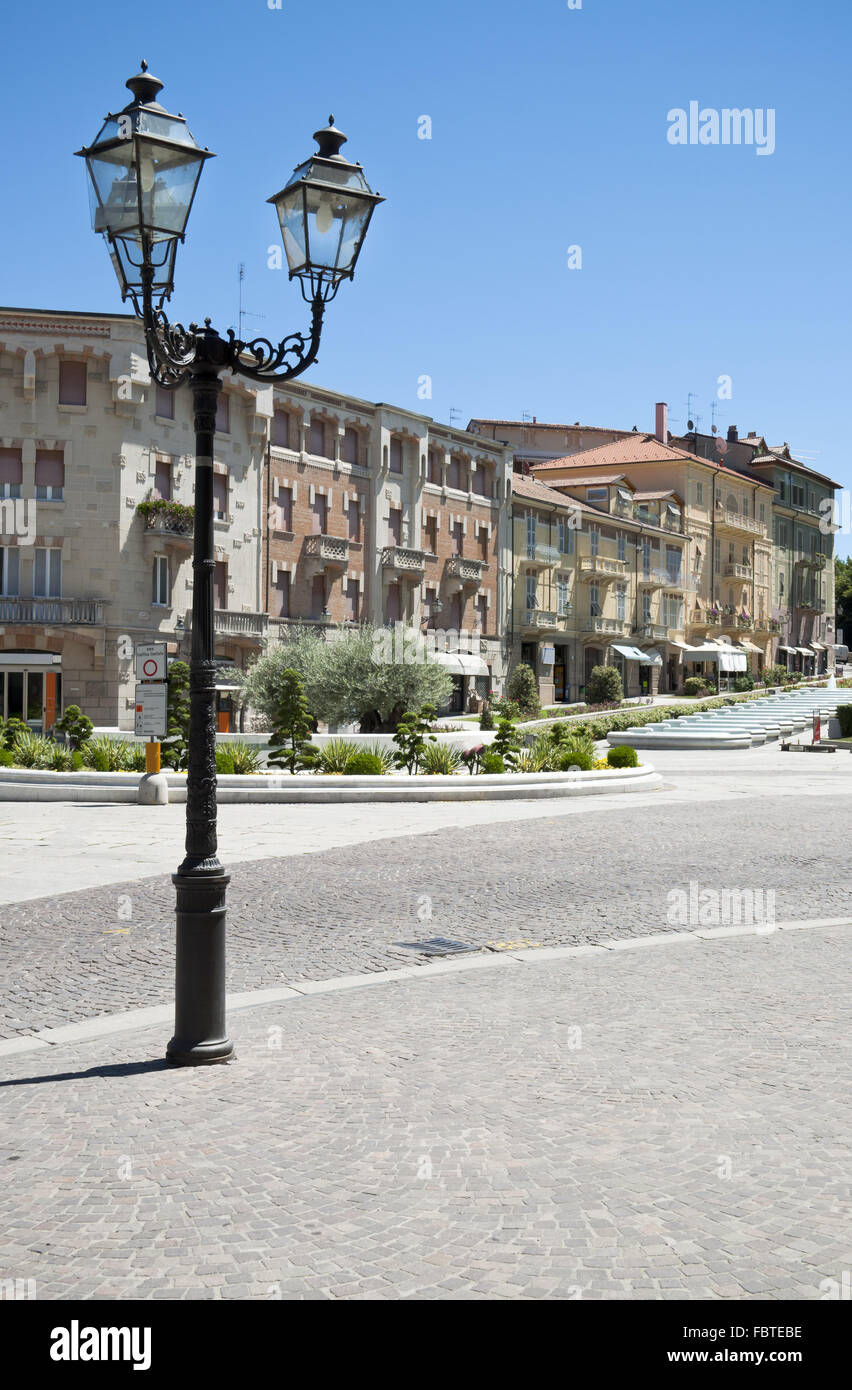 Little town square hi-res stock photography and images - Alamy