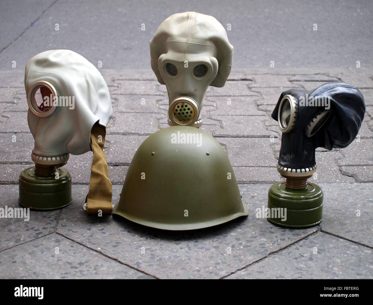 Oxygen masks hi-res stock photography and images - Alamy