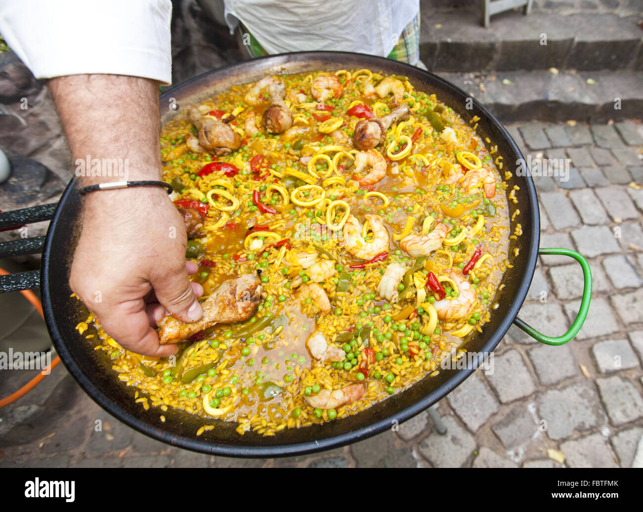 How to cook paella hi-res stock photography and images - Alamy