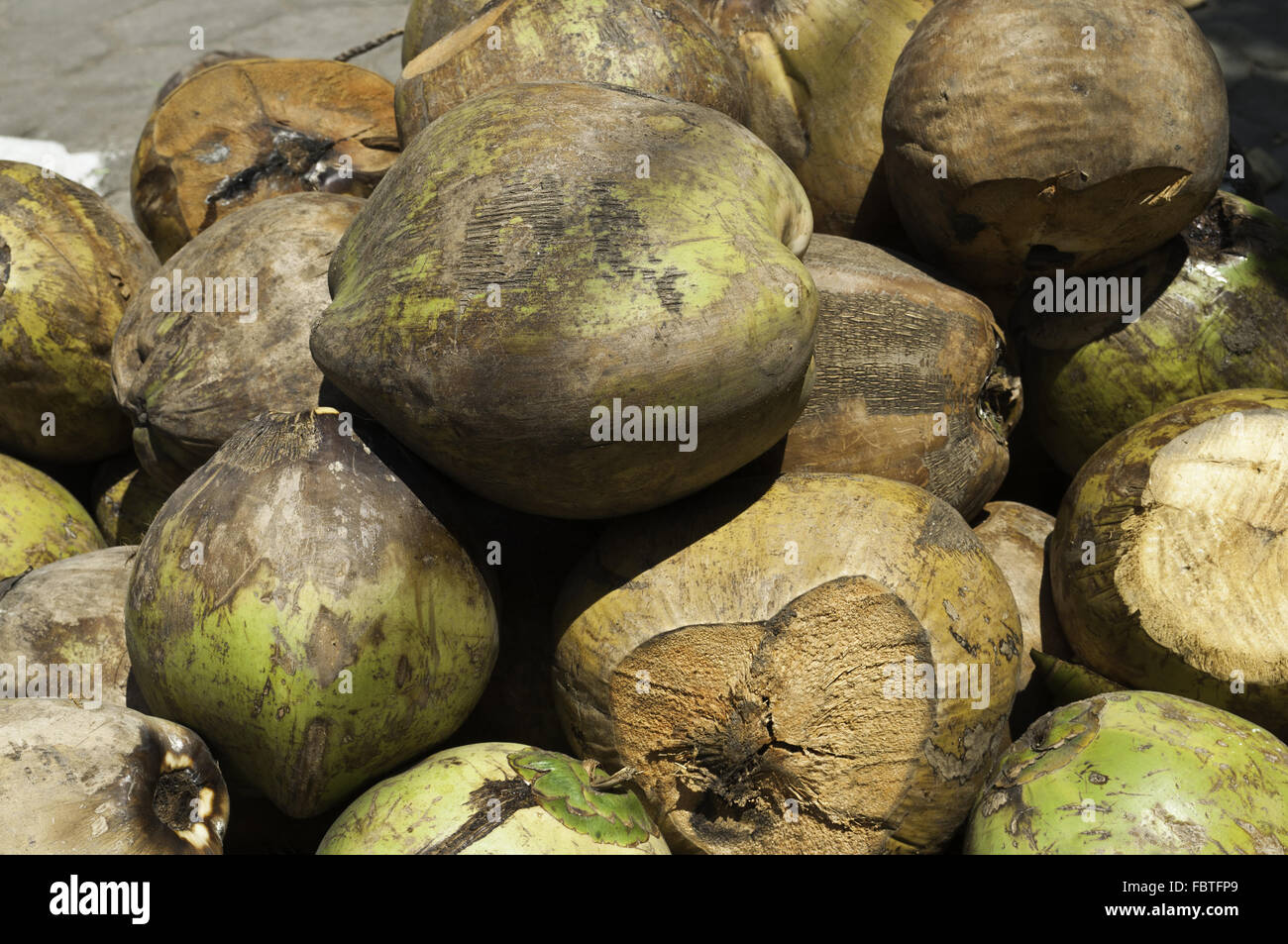 Group of indonesian coconuts by the street Stock Photo - Alamy