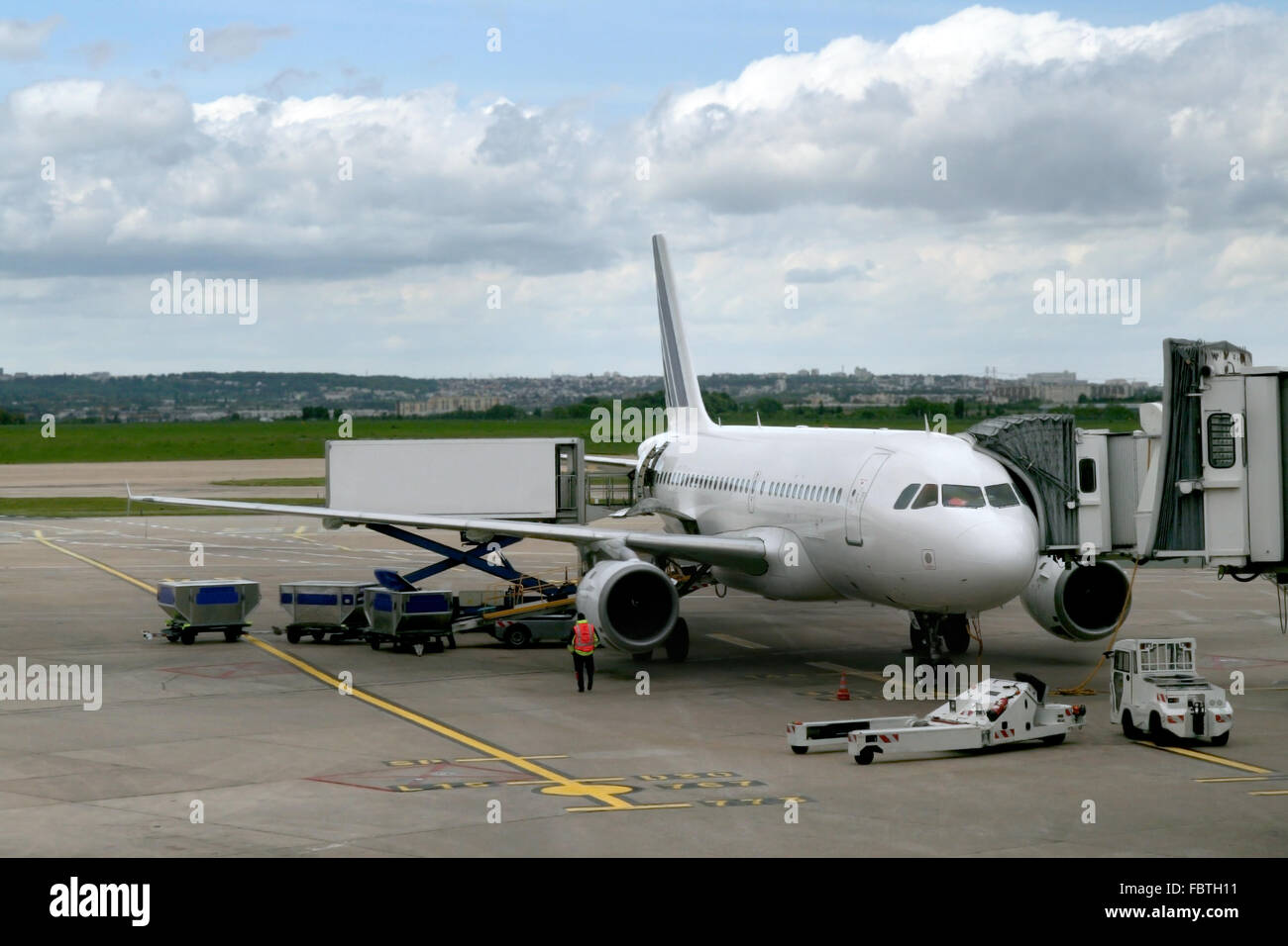 Parked jet airplane windows hi-res stock photography and images - Alamy