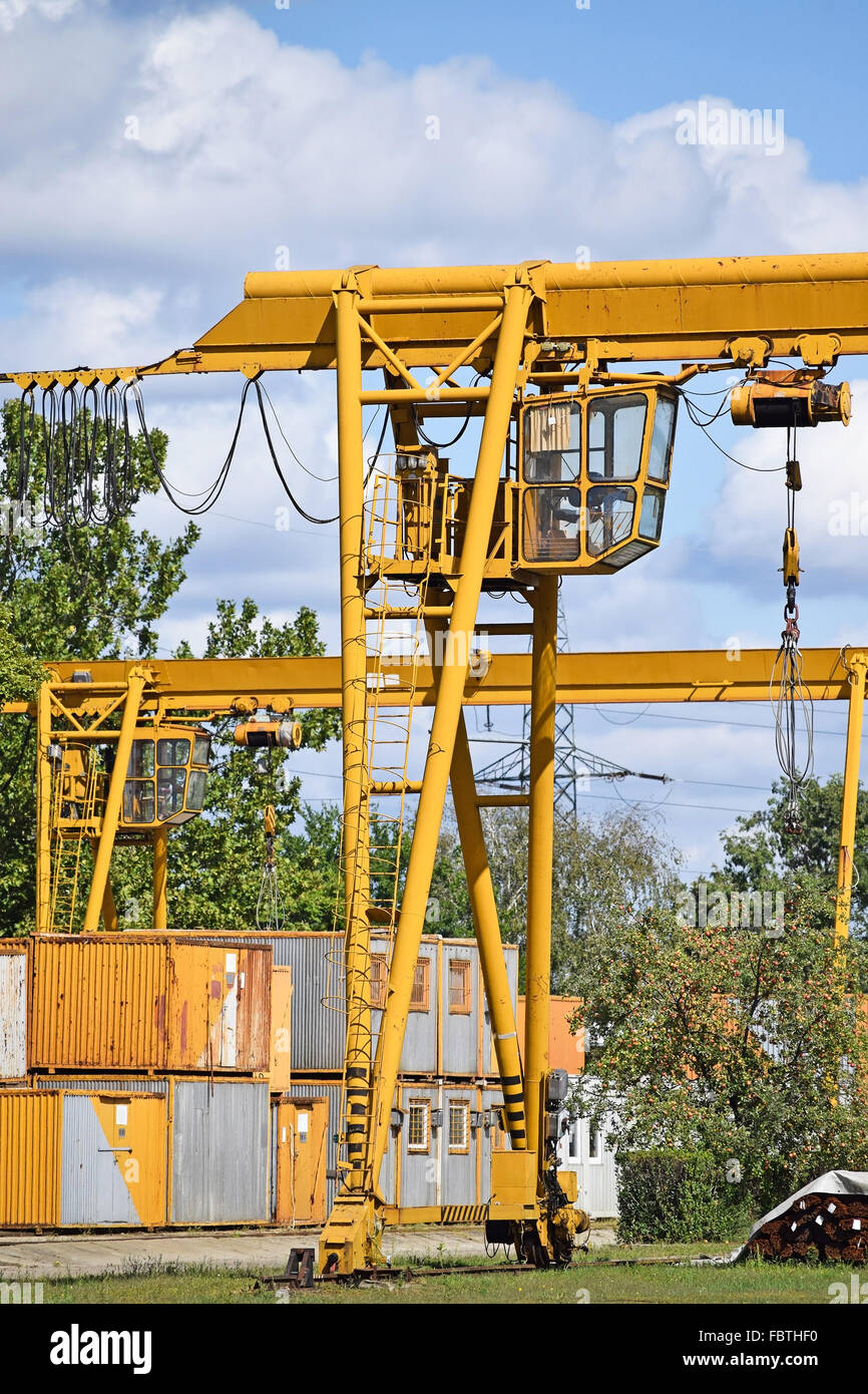 Derrick structure hi-res stock photography and images - Alamy