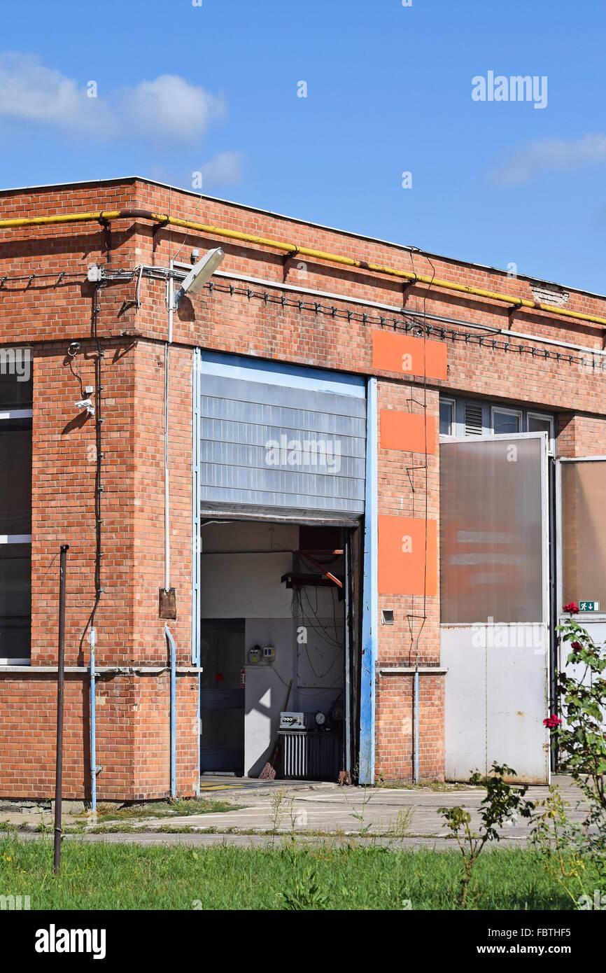 Blue service building hi-res stock photography and images - Alamy