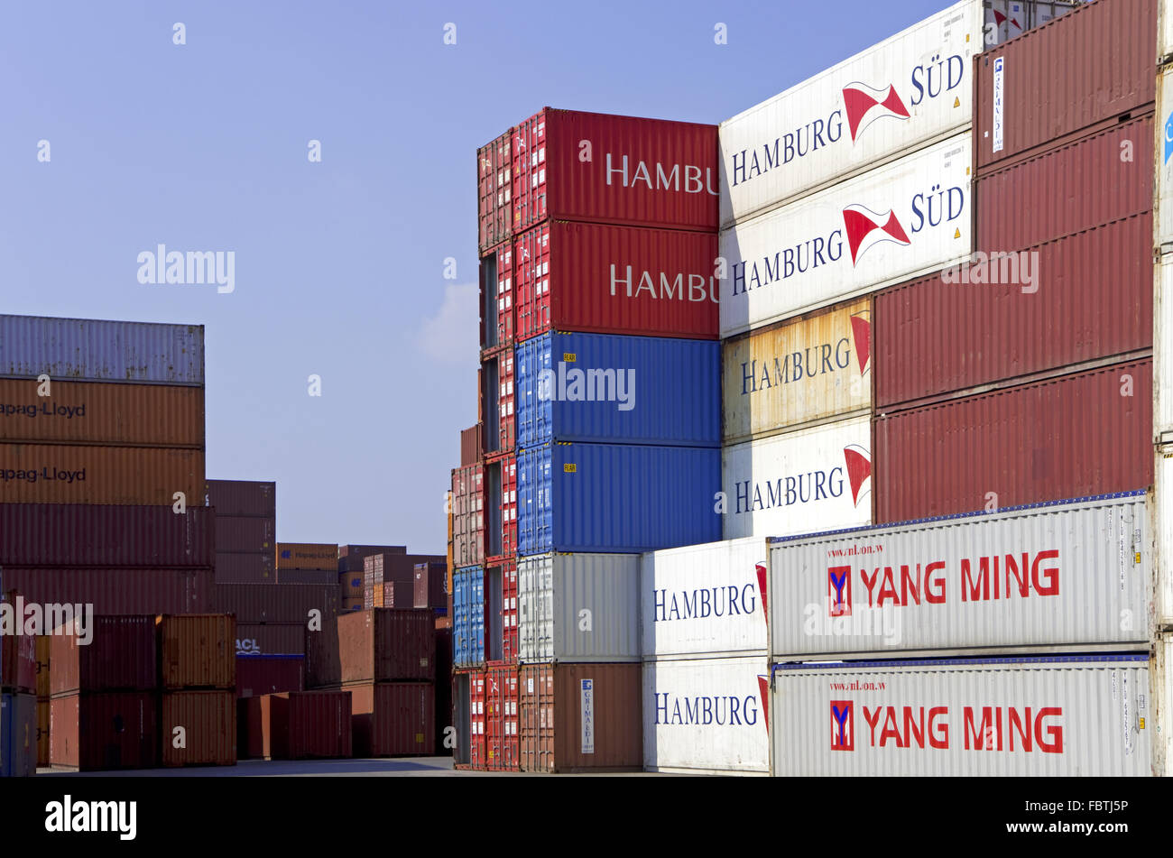 Shipment containers hi-res stock photography and images - Alamy