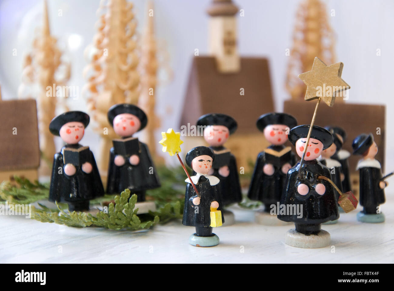 Carol singer hi-res stock photography and images - Alamy