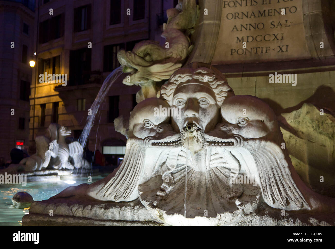 Italy stone fish fountain water hi-res stock photography and images - Alamy