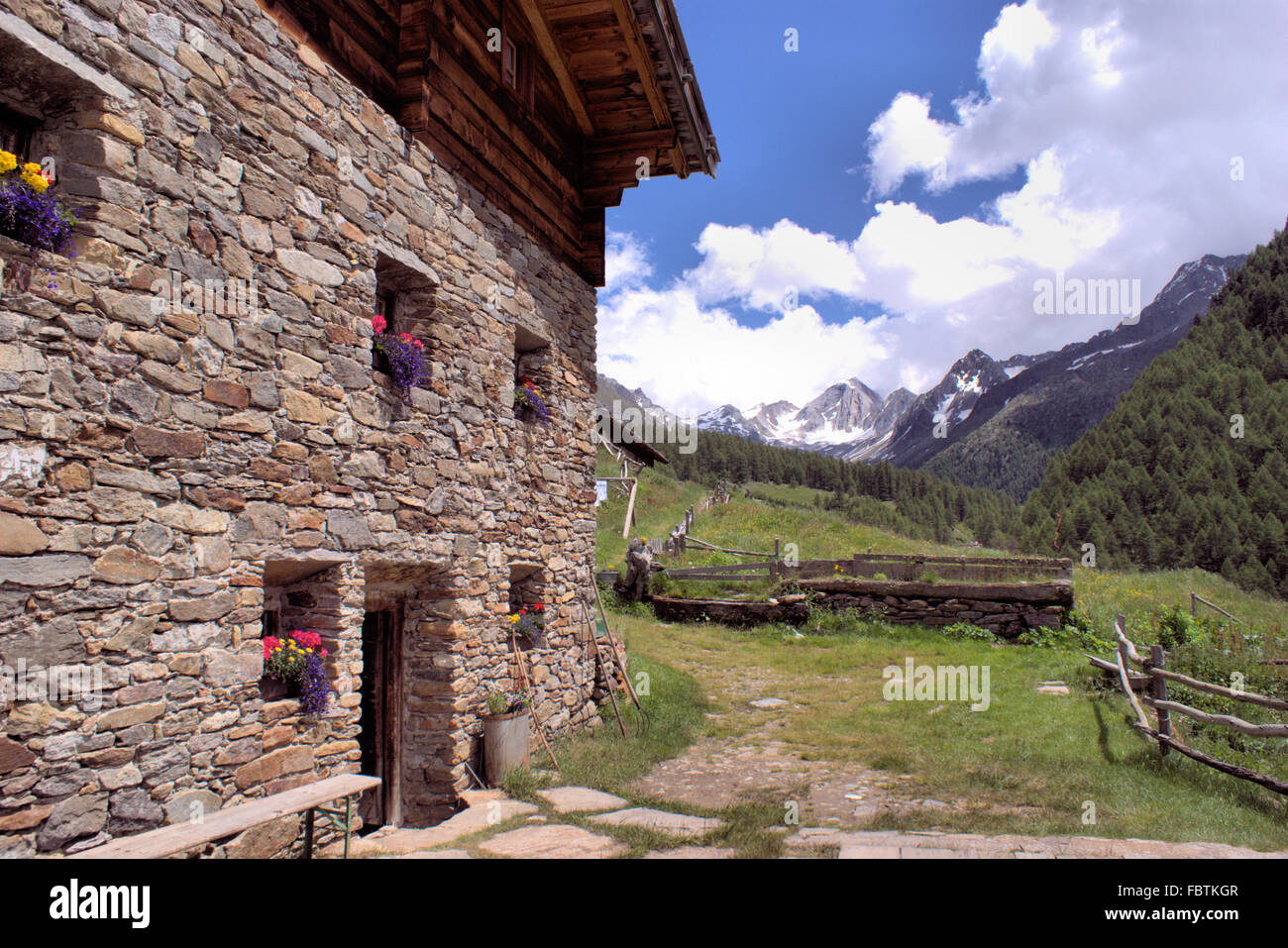 Alpine hut hi-res stock photography and images - Alamy