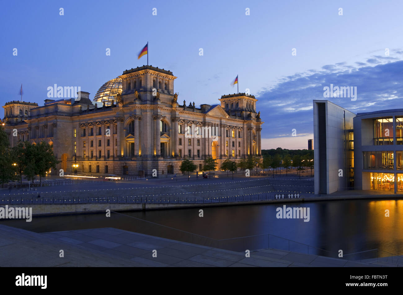 Berlin skyline reichstag hi-res stock photography and images - Alamy
