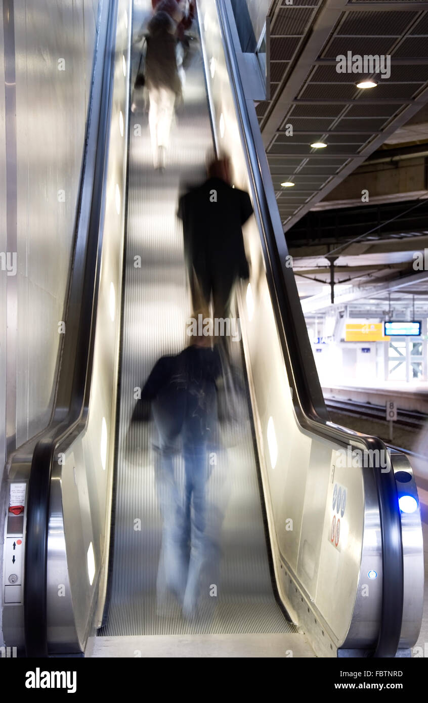 Escalator hi-res stock photography and images - Alamy