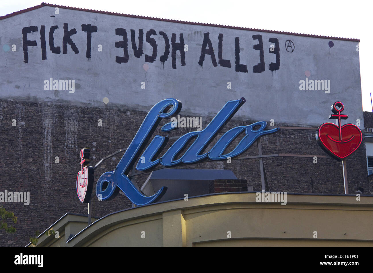 Clubbing berlin hi-res stock photography and images - Alamy