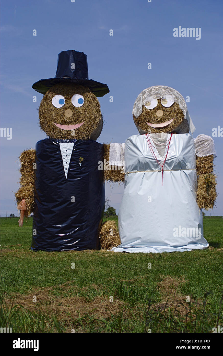 Straw bale figure hi-res stock photography and images - Alamy