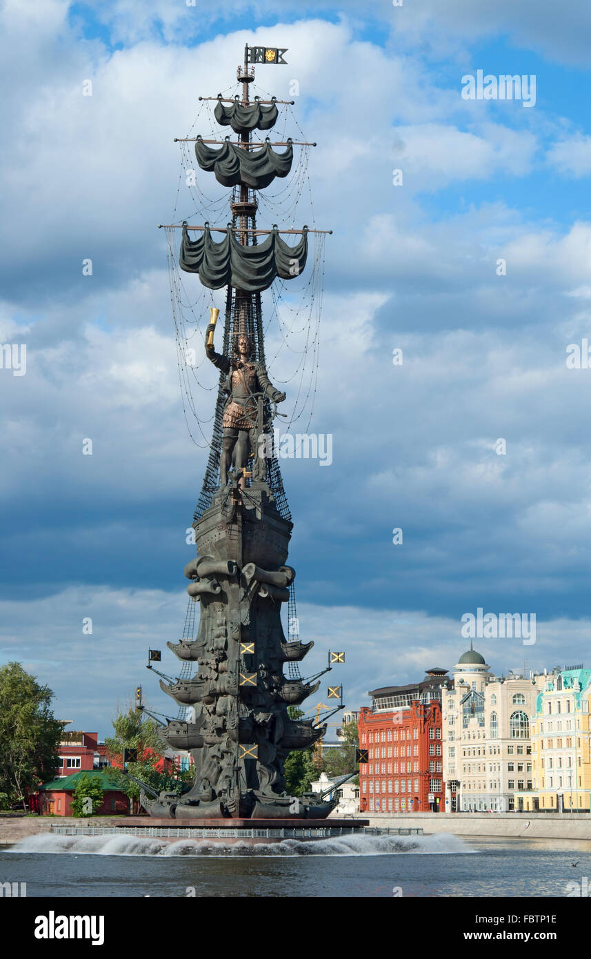 Bronze statue in moscow russia hi-res stock photography and images - Alamy