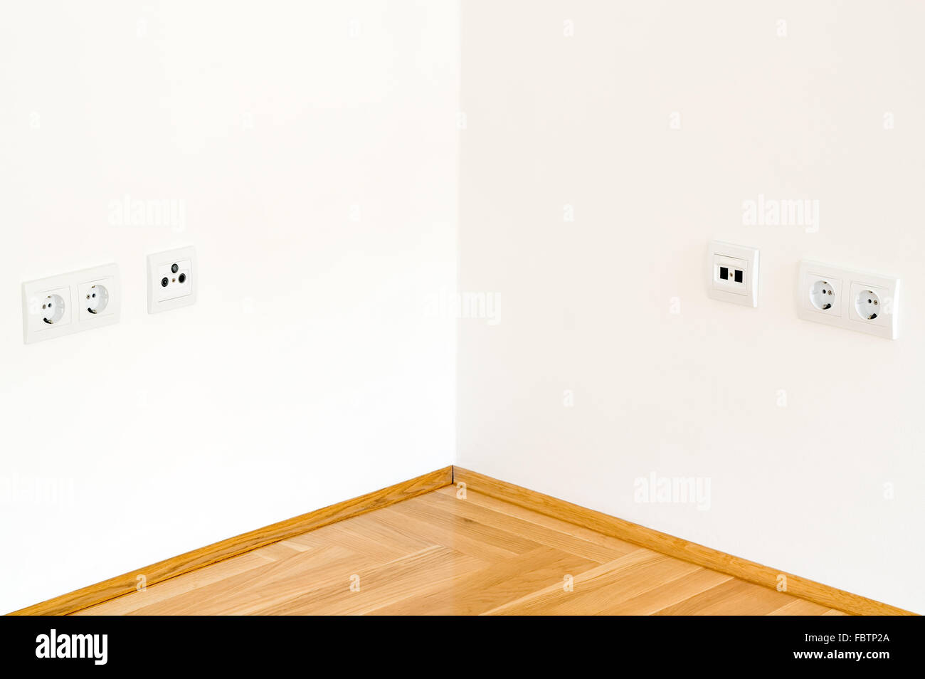 Corner connector hi-res stock photography and images - Alamy