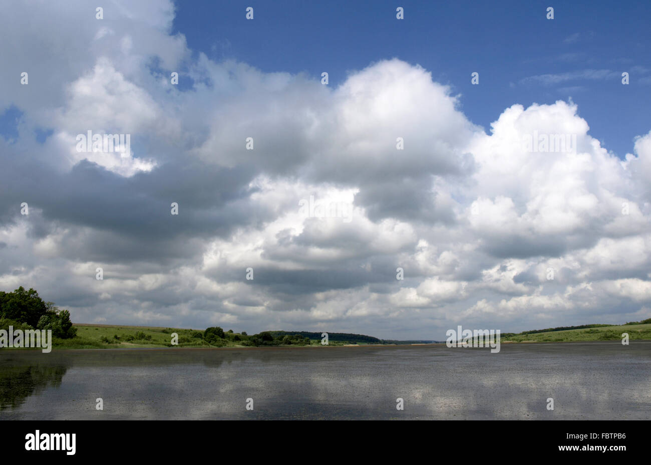 Clouds low over the water hi-res stock photography and images - Alamy