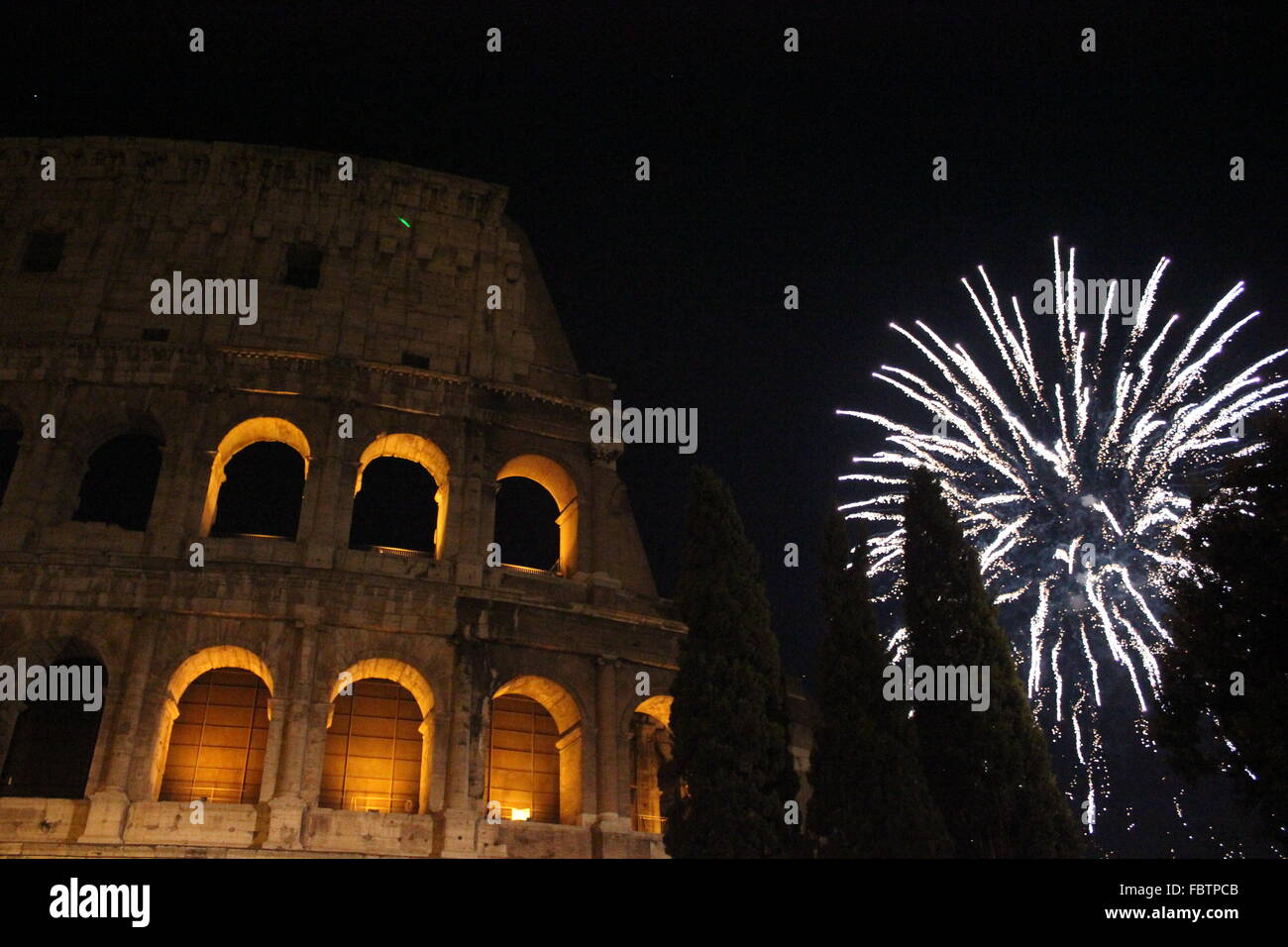 New Year Eve in Rome, Fireworks at Colosseum Stock Photo - Alamy