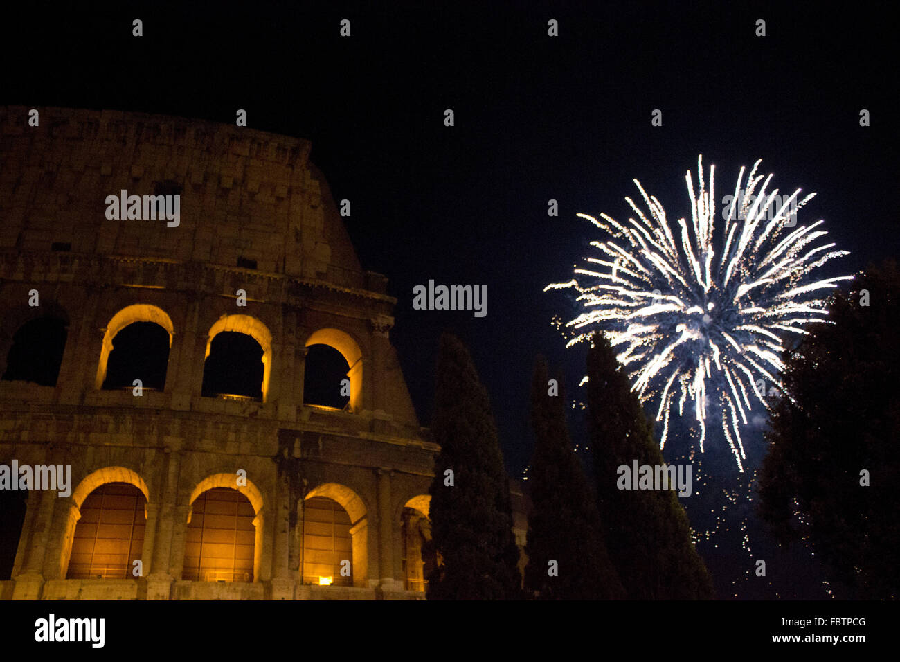 New Year Eve in Rome, Fireworks at Colosseum Stock Photo - Alamy