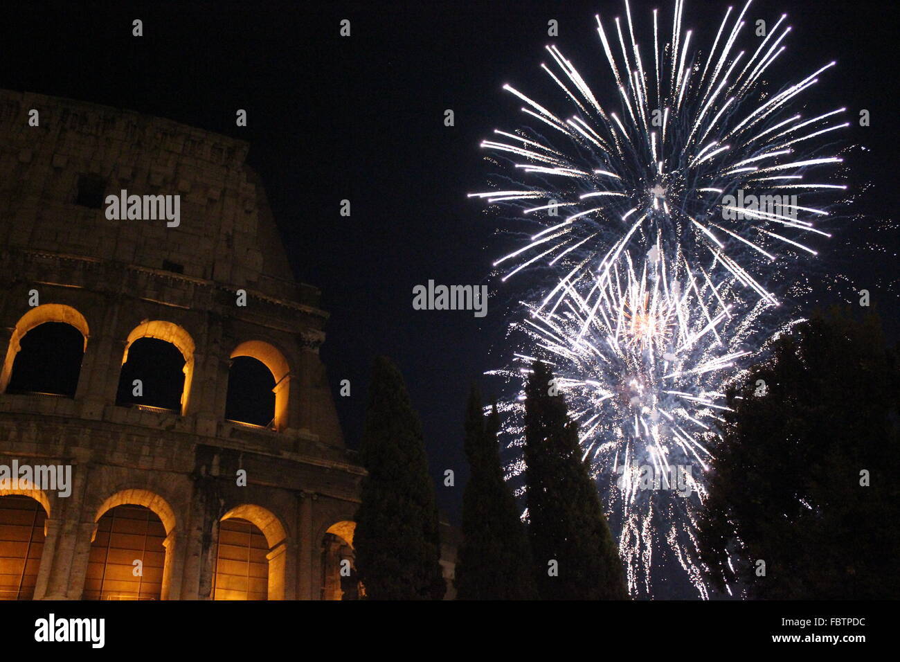 New Year Eve in Rome, Fireworks at Colosseum Stock Photo - Alamy