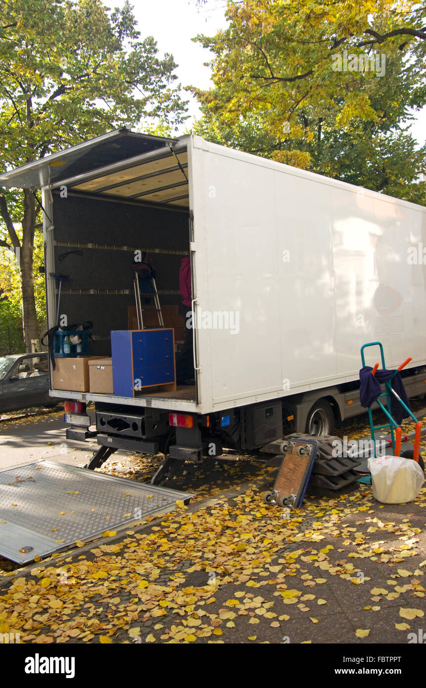 Relocation truck hi-res stock photography and images - Alamy