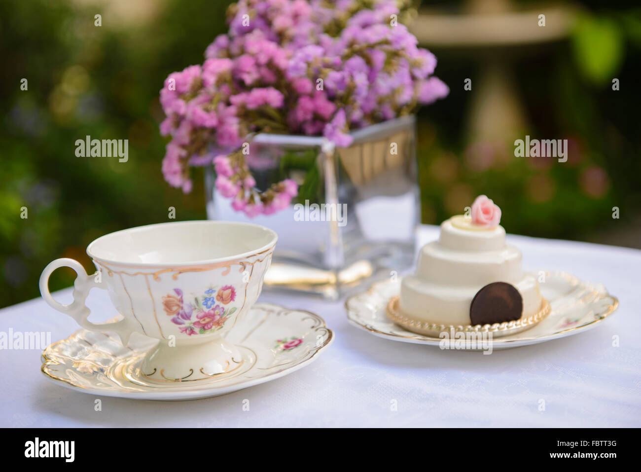 Elegant setting for afternoon tea Stock Photo - Alamy