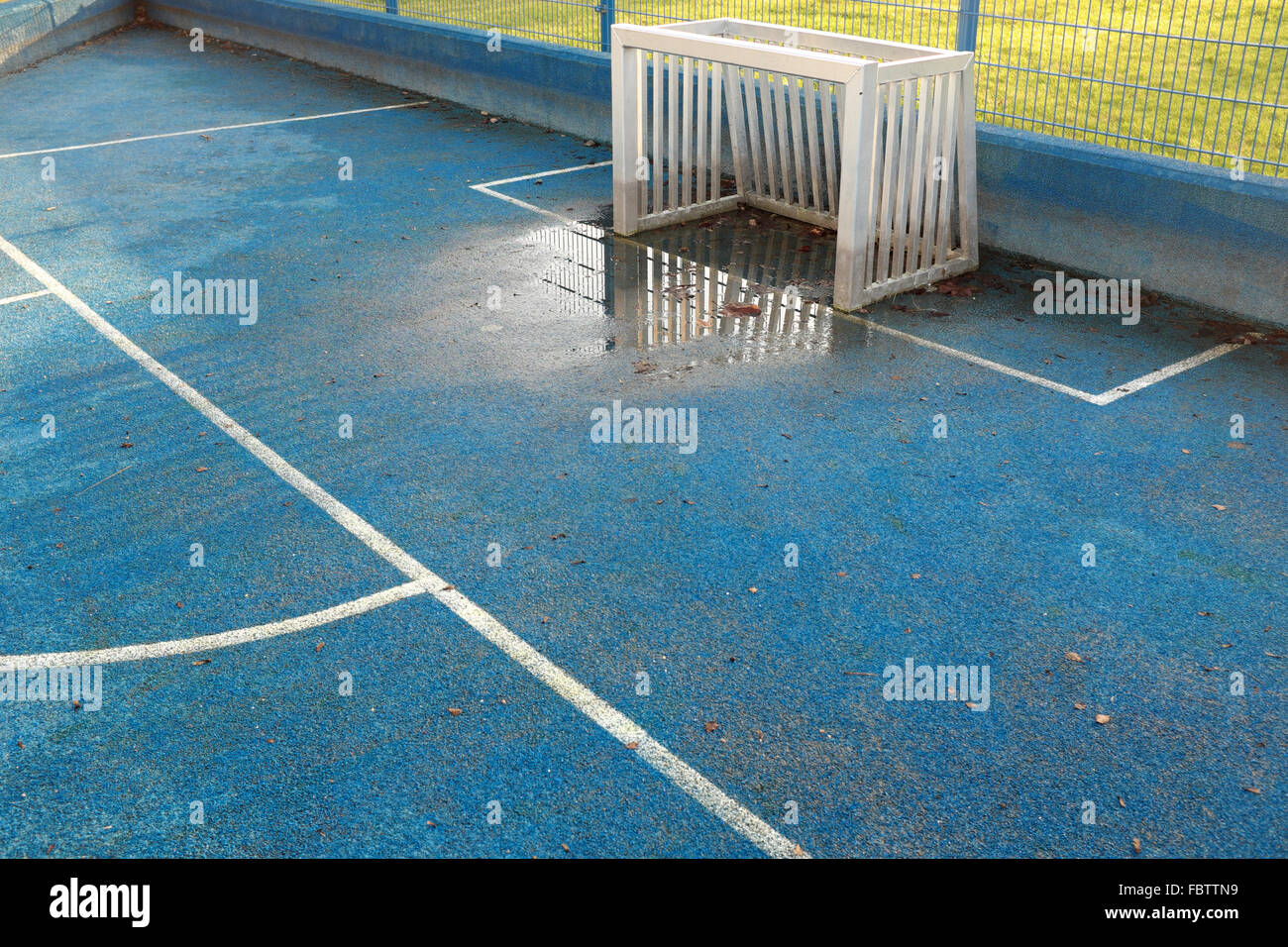 Puddle in line hi-res stock photography and images - Alamy